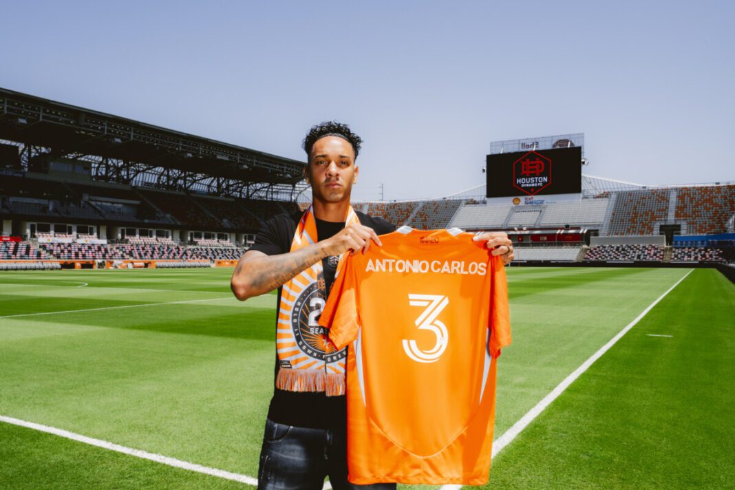 Expulsão de Antônio Carlos muda o rumo da partida e Houston Dynamo é ...
